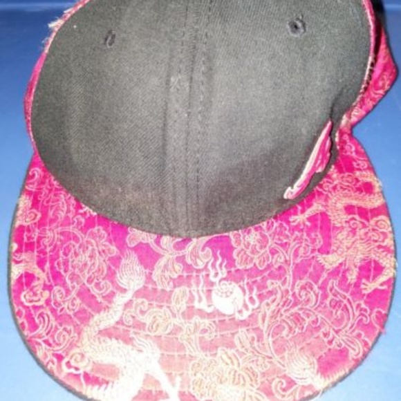 New Era | Accessories | Rare New Era Red Black Oriental Atlanta Braves ...